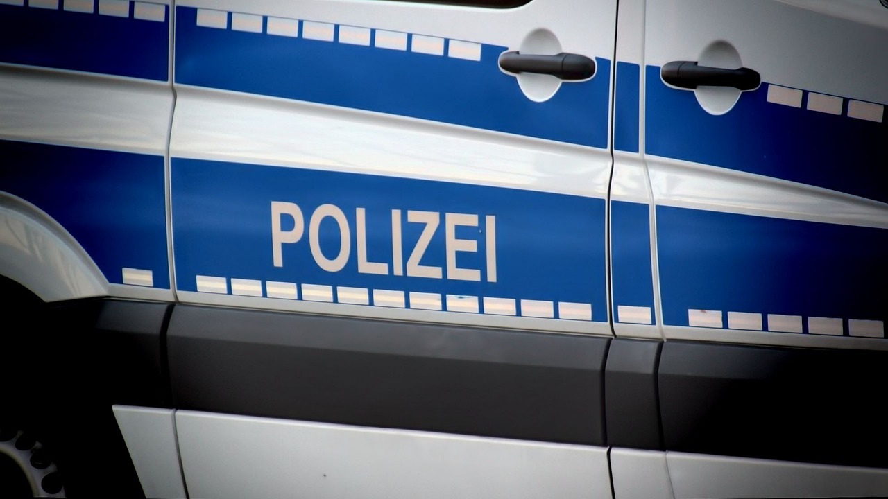 Cologne police successfully defuse three large unexploded World War II ...