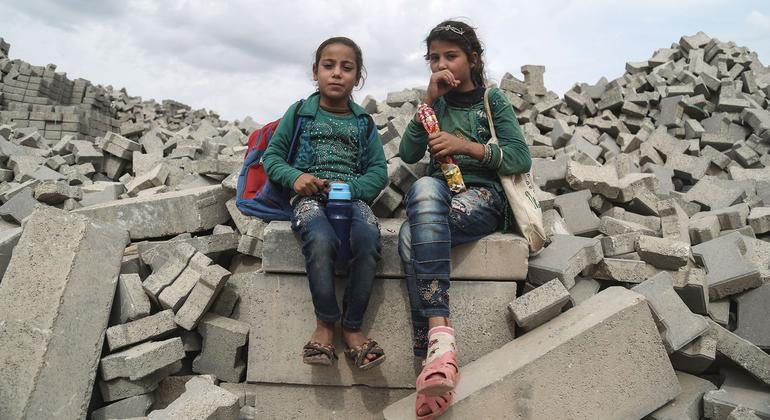 More than 825,000 displaced people in Syria have returned to their ...